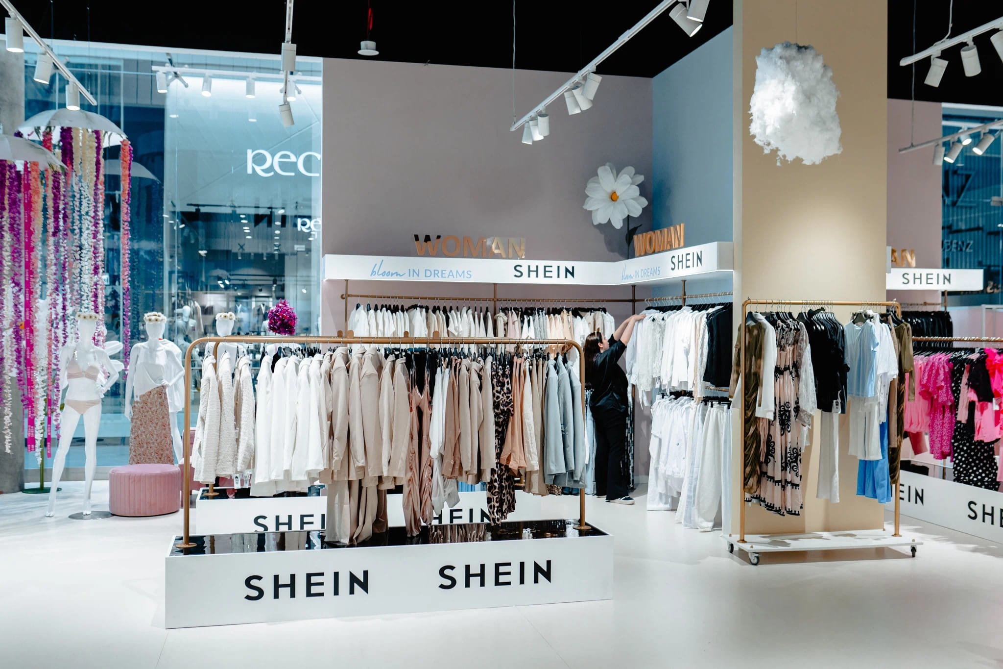 How AI Is Transforming Fashion Retail: Faster, Smarter, Profitable